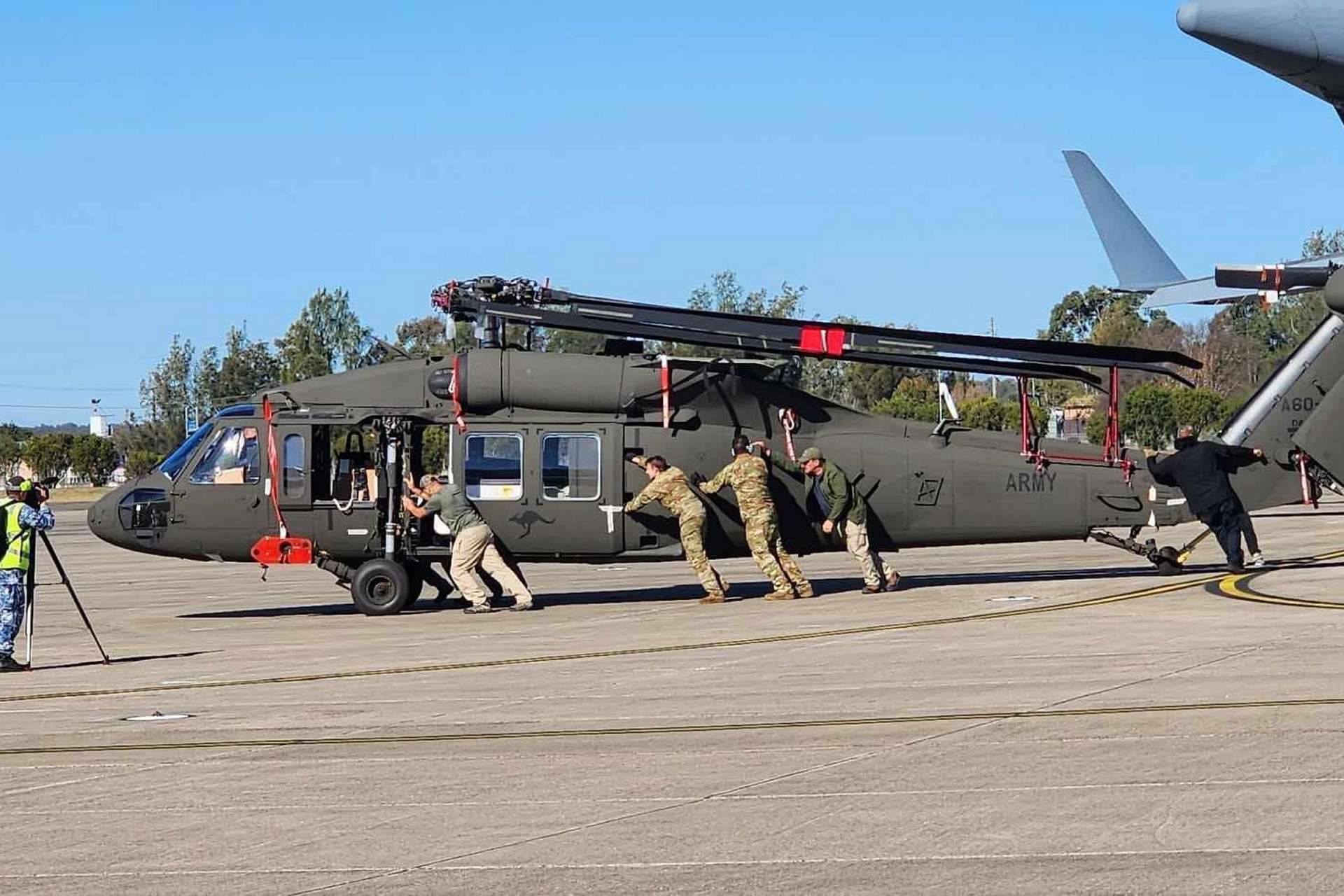 Australian Army receives new UH-60M Black Hawks helicopters